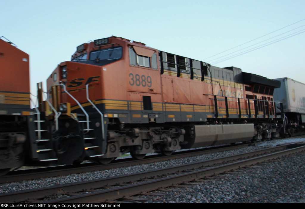 BNSF 3889